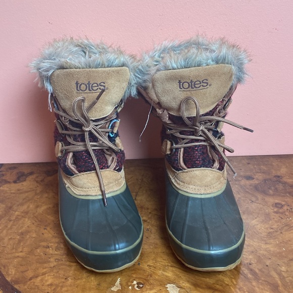 totes | Shoes | Totes Lynn Faux Fur Trim Snowduck Lined Boots Size 8m ...